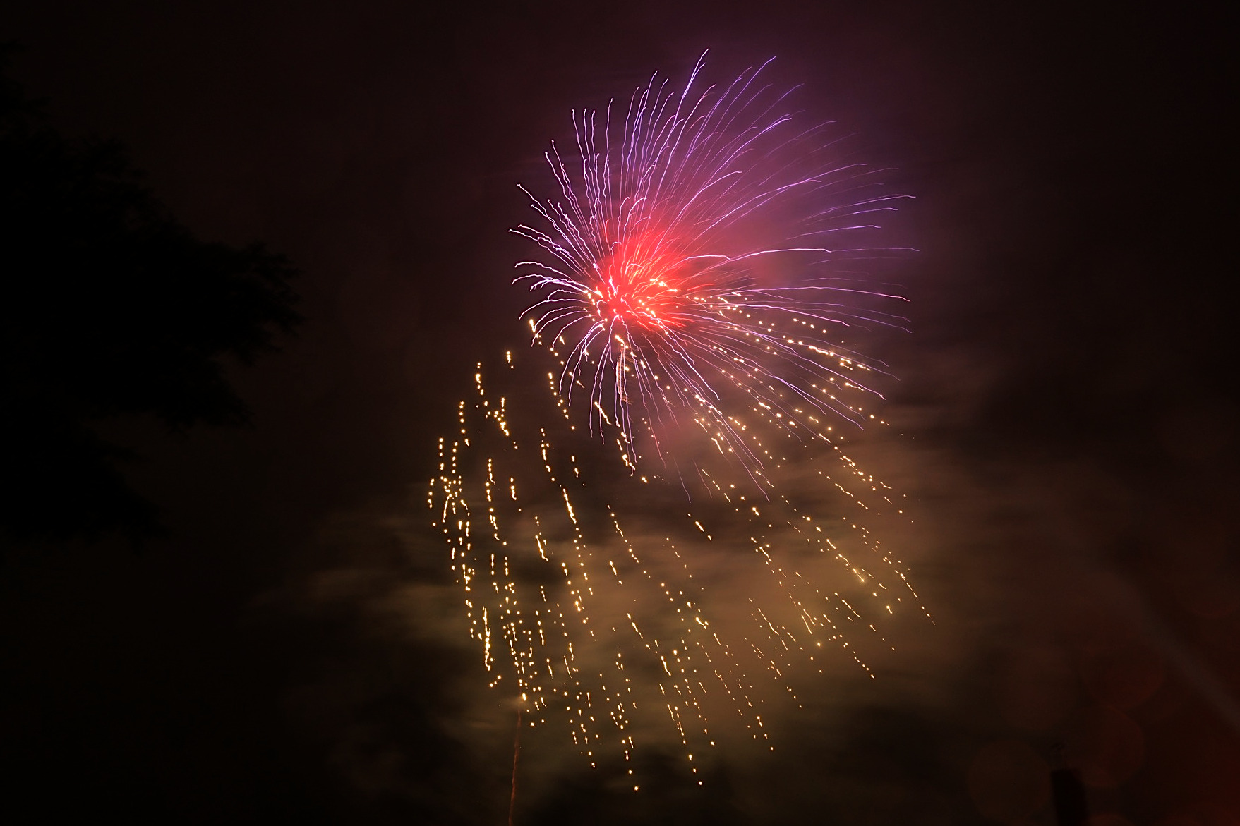 Watford’s biggest fireworks display spectacular returned to Cassiobury ...